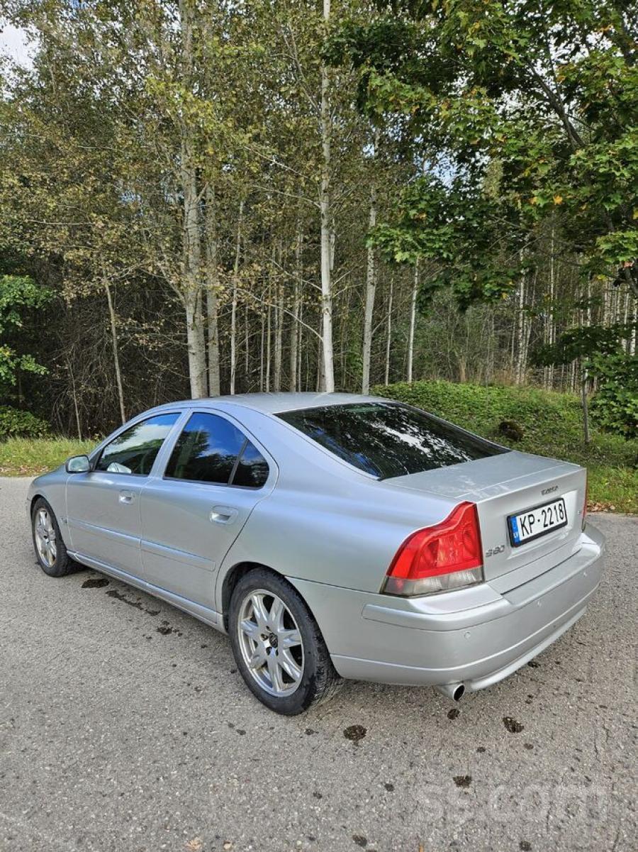 Volvo S60 2004 in Jekabpils, with an engine capacity of 2.50 L and mileage of 203 thousand km for 1100 €, photo 3 on AUTOMOTO.COM.LV