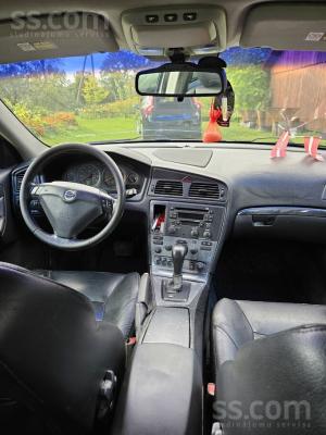 Volvo S60 2004 in Jekabpils, with an engine capacity of 2.50 L and mileage of 203 thousand km for 1100 €, photo 5 on AUTOMOTO.COM.LV