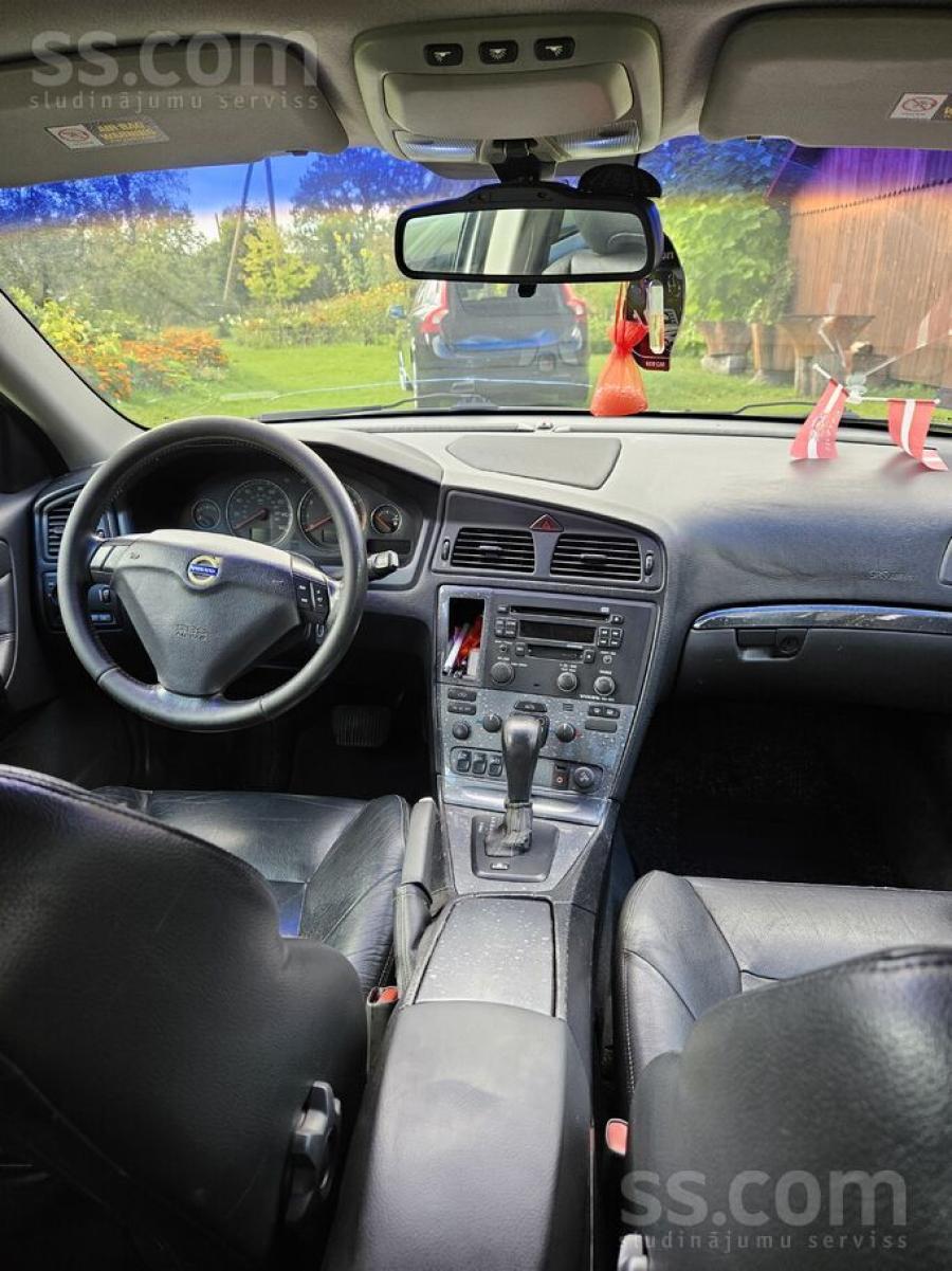 Volvo S60 2004 in Jekabpils, with an engine capacity of 2.50 L and mileage of 203 thousand km for 1100 €, photo 5 on AUTOMOTO.COM.LV