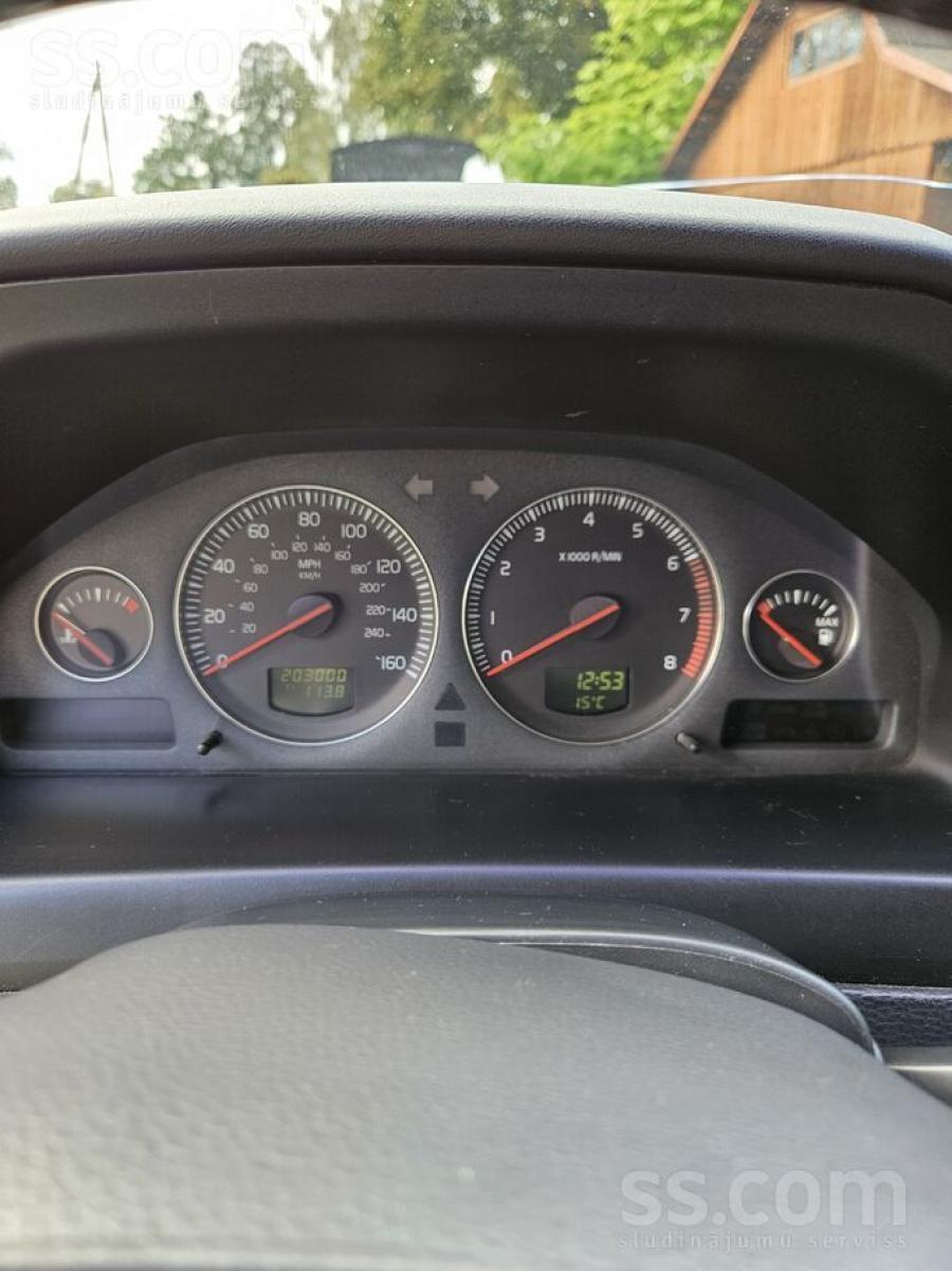 Volvo S60 2004 in Jekabpils, with an engine capacity of 2.50 L and mileage of 203 thousand km for 1100 €, photo 6 on AUTOMOTO.COM.LV