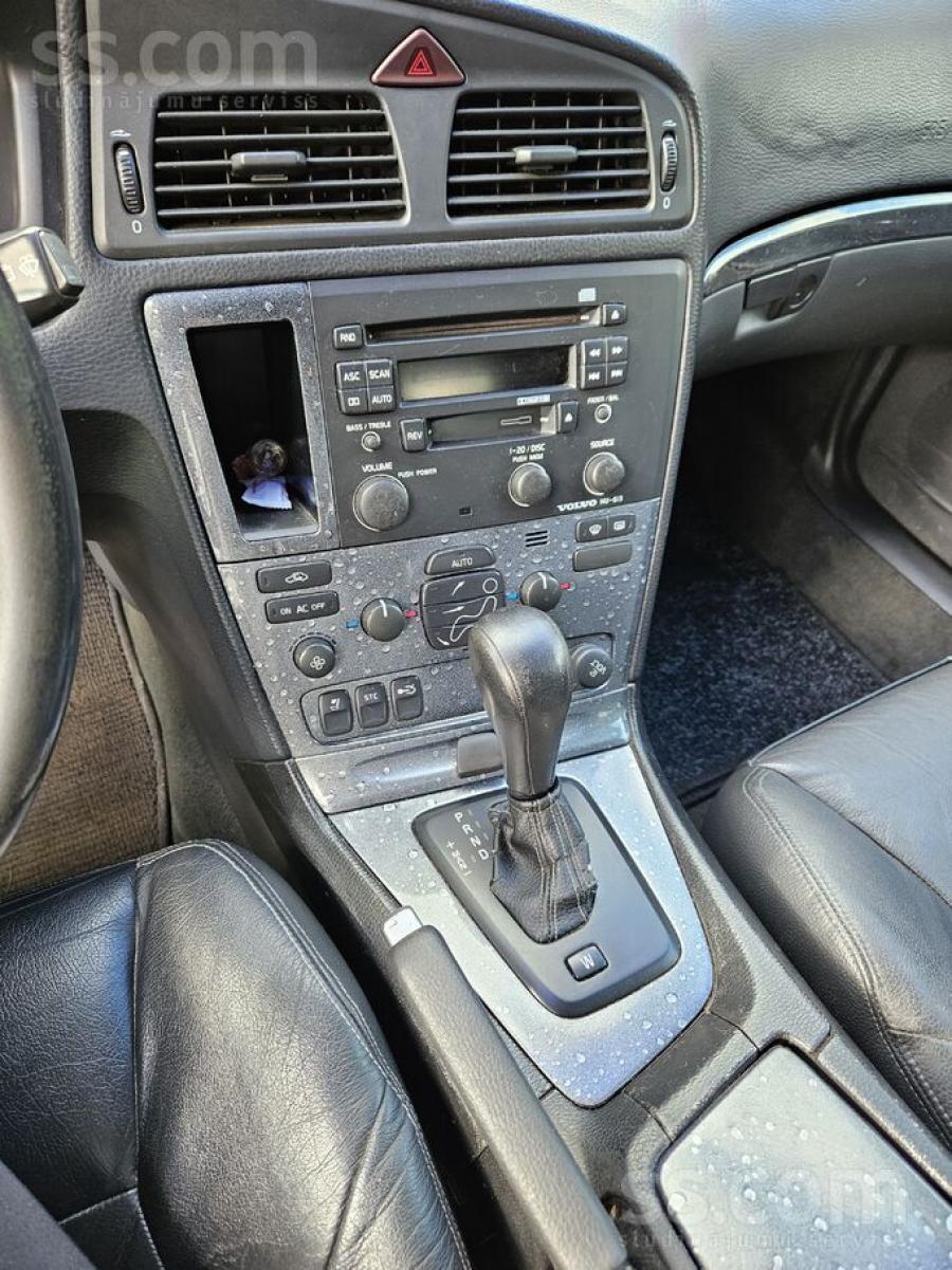 Volvo S60 2004 in Jekabpils, with an engine capacity of 2.50 L and mileage of 203 thousand km for 1100 €, photo 7 on AUTOMOTO.COM.LV