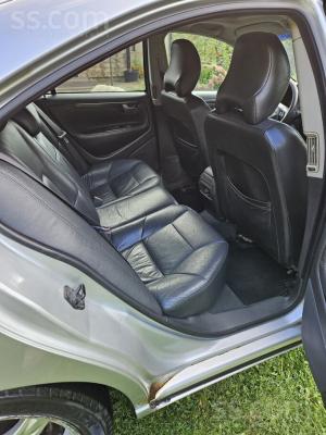Volvo S60 2004 in Jekabpils, with an engine capacity of 2.50 L and mileage of 203 thousand km for 1100 €, photo 8 on AUTOMOTO.COM.LV