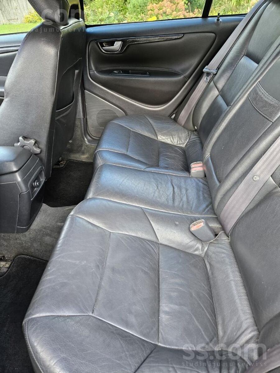 Volvo S60 2004 in Jekabpils, with an engine capacity of 2.50 L and mileage of 203 thousand km for 1100 €, photo 9 on AUTOMOTO.COM.LV