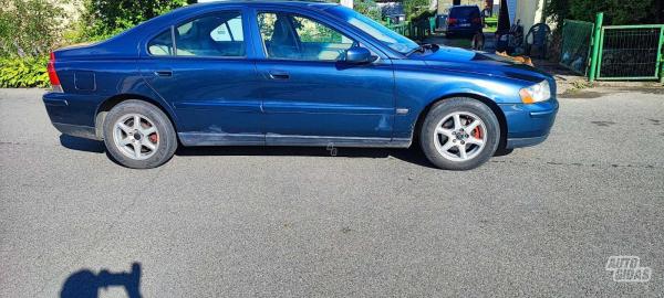 Volvo S60 2004 in Vilnius, with an engine capacity of 2.40 L and mileage of 399 thousand km for 1790 €, photo 3 on AUTOMOTO.COM.LV