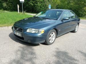 Volvo S60 2004 Viļņa, ar dzinēja tilpumu 2.40 L un nobraukumu 410 tūkst. km par 1690 €, foto  vietnē AUTOMOTO.COM.LV