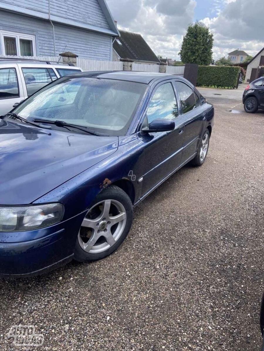Volvo S60 2004 in Ukmerge, with an engine capacity of 2.40 L and mileage of 409 thousand km for 450 €, photo 4 on AUTOMOTO.COM.LV