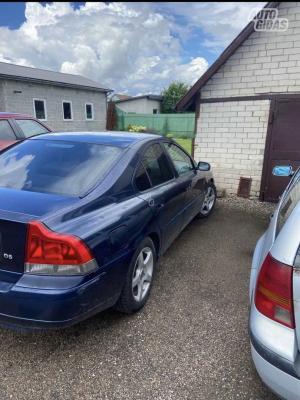 Volvo S60 2004 in Ukmerge, with an engine capacity of 2.40 L and mileage of 409 thousand km for 450 €, photo 6 on AUTOMOTO.COM.LV