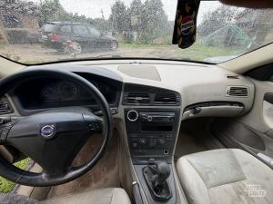 Volvo S60 2004 in Ukmerge, with an engine capacity of 2.40 L and mileage of 409 thousand km for 450 €, photo 7 on AUTOMOTO.COM.LV