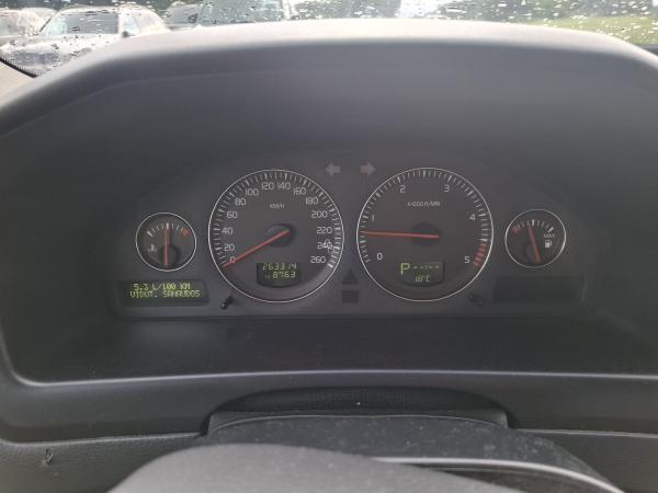 Volvo S60 2004 in Kaunas, with an engine capacity of 2.40 L and mileage of 250 thousand km for 1350 €, photo 1 on AUTOMOTO.COM.LV