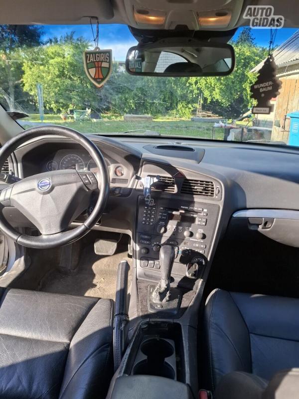 Volvo S60 2004 in Kaunas, with an engine capacity of 2.40 L and mileage of 250 thousand km for 1350 €, photo 7 on AUTOMOTO.COM.LV