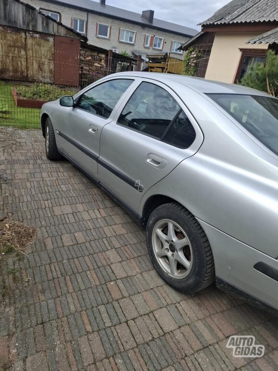 Volvo S60 2004 Kauņa, ar dzinēja tilpumu 2.40 L un nobraukumu 250 tūkst. km par 1300 €, foto 6 vietnē AUTOMOTO.COM.LV