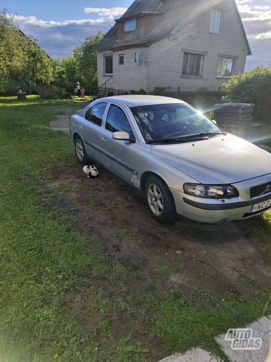 Volvo S60 2004 Kauņa, ar dzinēja tilpumu 2.40 L un nobraukumu 250 tūkst. km par 1300 €, foto 12 vietnē AUTOMOTO.COM.LV
