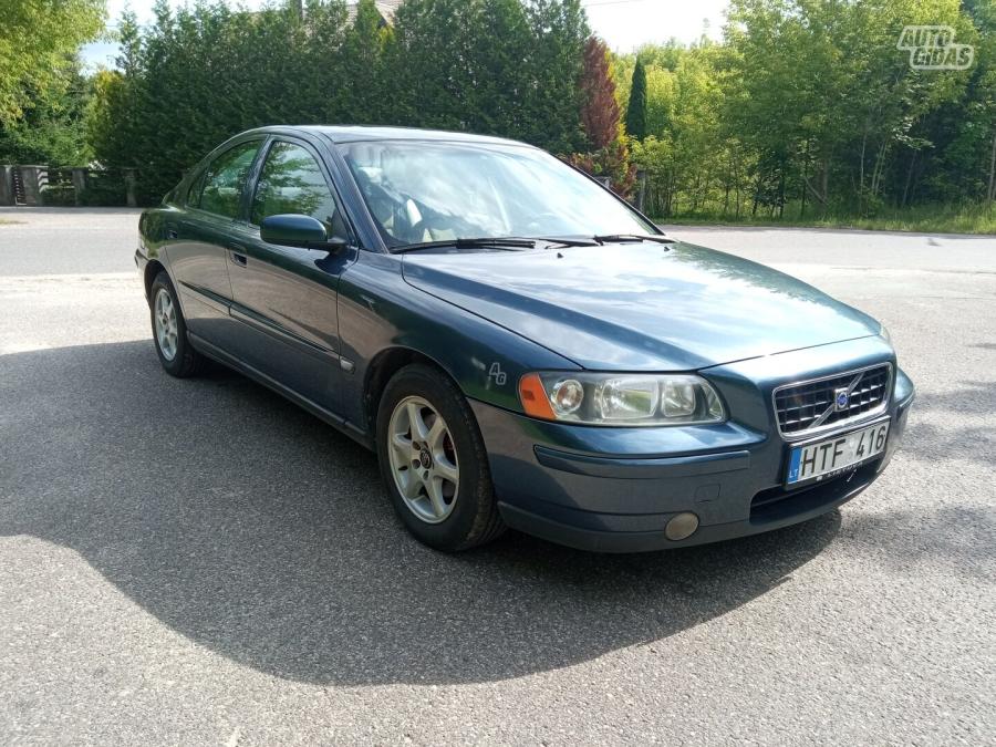 Volvo S60 2004 in Vilnius, with an engine capacity of 2.40 L and mileage of 410 thousand km for 1490 €, photo 1 on AUTOMOTO.COM.LV