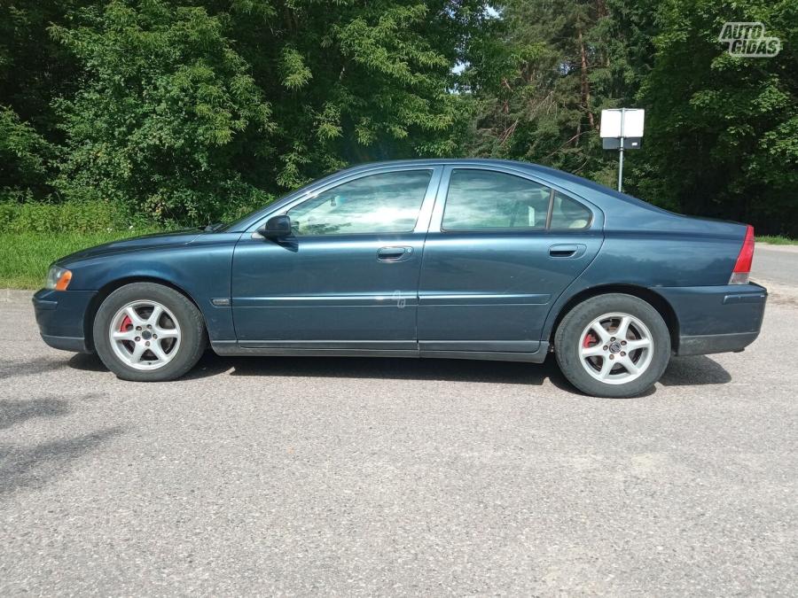 Volvo S60 2004 in Vilnius, with an engine capacity of 2.40 L and mileage of 410 thousand km for 1490 €, photo 7 on AUTOMOTO.COM.LV