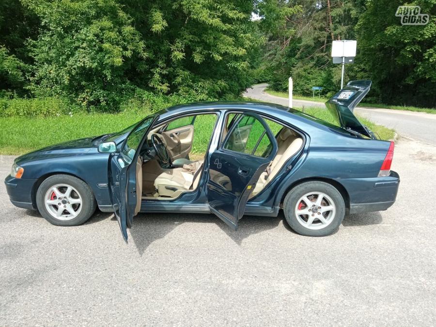 Volvo S60 2004 in Vilnius, with an engine capacity of 2.40 L and mileage of 410 thousand km for 1490 €, photo 14 on AUTOMOTO.COM.LV