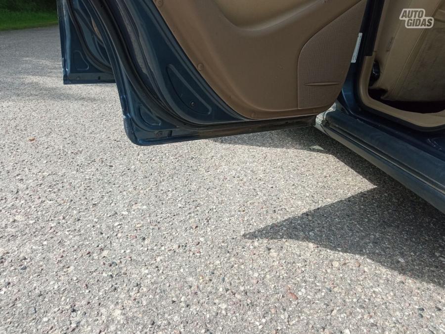 Volvo S60 2004 in Vilnius, with an engine capacity of 2.40 L and mileage of 410 thousand km for 1490 €, photo 17 on AUTOMOTO.COM.LV