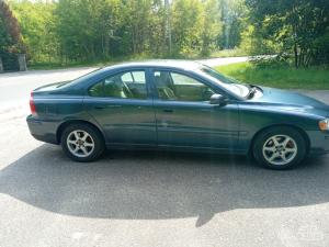 Volvo S60 2004 in Vilnius, with an engine capacity of 2.40 L and mileage of 410 thousand km for 1490 €, photo 4 on AUTOMOTO.COM.LV