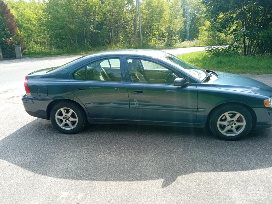 Volvo S60 2004 in Vilnius, with an engine capacity of 2.40 L and mileage of 410 thousand km for 1490 €, photo 4 on AUTOMOTO.COM.LV