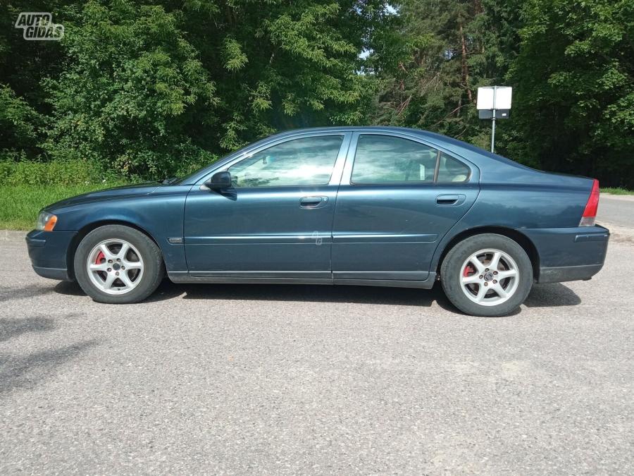 Volvo S60 2004 in Vilnius, with an engine capacity of 2.40 L and mileage of 410 thousand km for 1490 €, photo 8 on AUTOMOTO.COM.LV