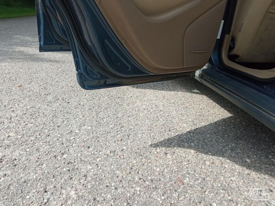 Volvo S60 2004 in Vilnius, with an engine capacity of 2.40 L and mileage of 410 thousand km for 1490 €, photo 11 on AUTOMOTO.COM.LV