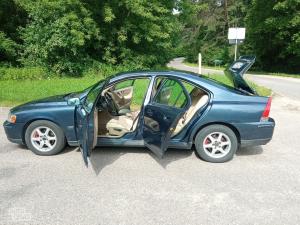 Volvo S60 2004 in Vilnius, with an engine capacity of 2.40 L and mileage of 410 thousand km for 1490 €, photo 14 on AUTOMOTO.COM.LV