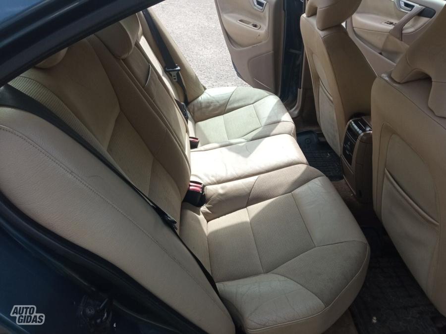 Volvo S60 2004 in Vilnius, with an engine capacity of 2.40 L and mileage of 410 thousand km for 1490 €, photo 17 on AUTOMOTO.COM.LV