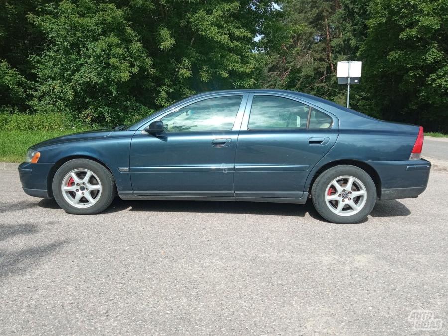 Volvo S60 2004 Viļņa, ar dzinēja tilpumu 2.40 L un nobraukumu 410 tūkst. km par 1490 €, foto 3 vietnē AUTOMOTO.COM.LV