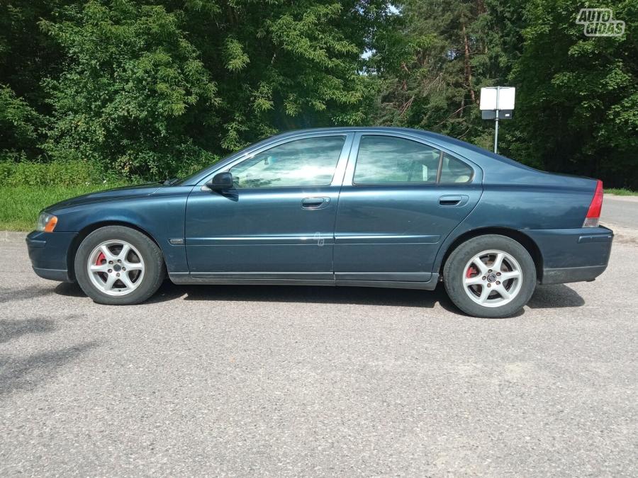 Volvo S60 2004 Viļņa, ar dzinēja tilpumu 2.40 L un nobraukumu 410 tūkst. km par 1290 €, foto 9 vietnē AUTOMOTO.COM.LV