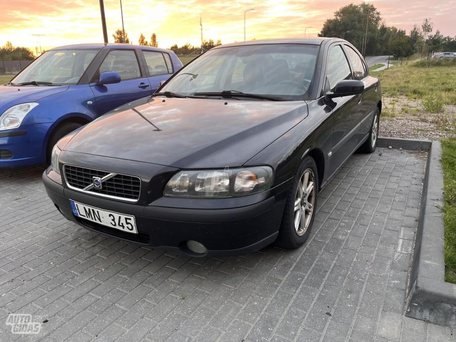 Volvo S60 2004 Viļņa, ar dzinēja tilpumu 2.40 L un nobraukumu 327 tūkst. km par 1300 €, foto 1 vietnē AUTOMOTO.COM.LV