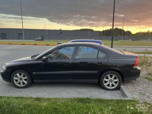 Volvo S60 2004 Viļņa, ar dzinēja tilpumu 2.40 L un nobraukumu 327 tūkst. km par 1300 €, foto 3 vietnē AUTOMOTO.COM.LV