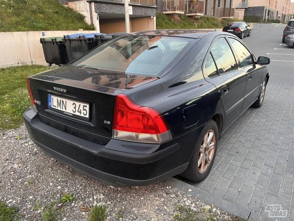 Volvo S60 2004 Viļņa, ar dzinēja tilpumu 2.40 L un nobraukumu 327 tūkst. km par 1300 €, foto 5 vietnē AUTOMOTO.COM.LV