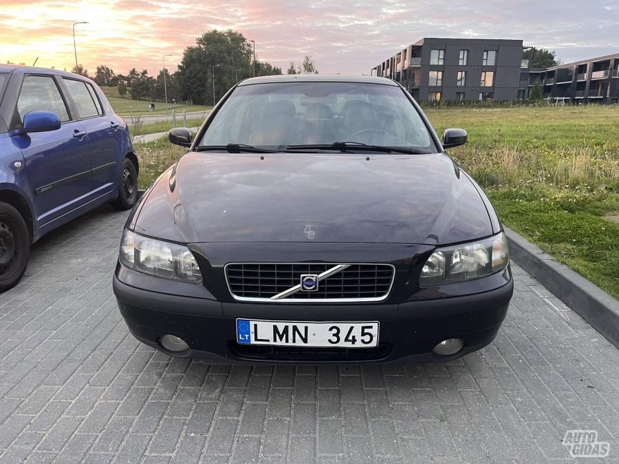 Volvo S60 2004 Viļņa, ar dzinēja tilpumu 2.40 L un nobraukumu 327 tūkst. km par 1300 €, foto 7 vietnē AUTOMOTO.COM.LV