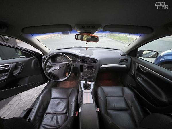 Volvo S60 2004 Viļņa, ar dzinēja tilpumu 2.40 L un nobraukumu 327 tūkst. km par 1300 €, foto 10 vietnē AUTOMOTO.COM.LV