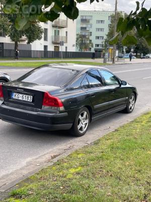 Volvo S60 2004 Rīga, ar dzinēja tilpumu 2.40 L un nobraukumu 309 tūkst. km par 1100 €, foto  vietnē AUTOMOTO.COM.LV