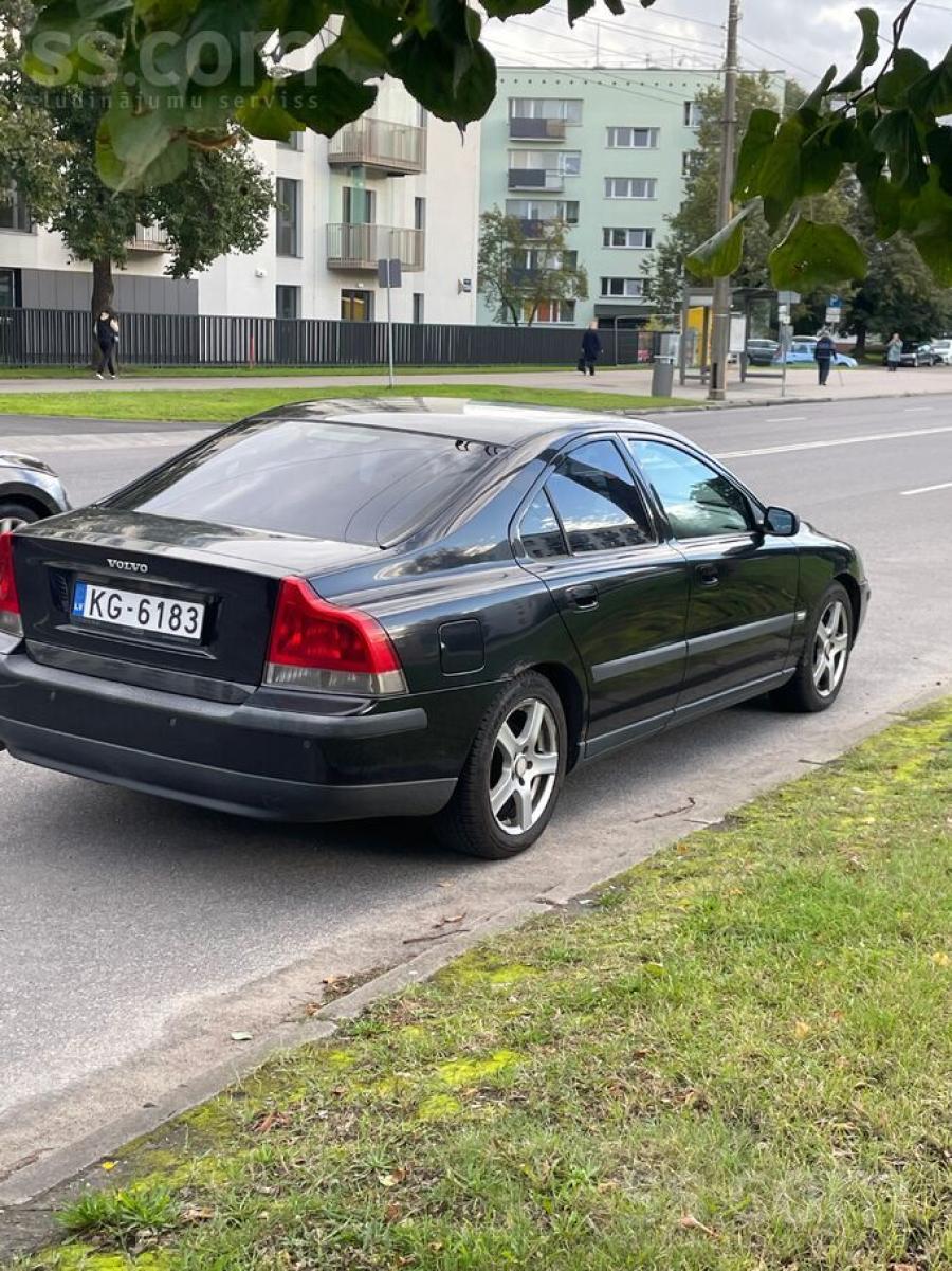 Вольво С60 2004 в Рига, объемом двигателя 2.40 л и пробегом 309 тыс. км за 1100 €, фото 1 на AUTOMOTO.COM.LV