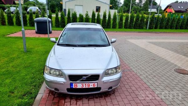 Volvo S60 2005 in Cesis, with an engine capacity of 2.40 L and mileage of 322 thousand km for 8100 €, photo 3 on AUTOMOTO.COM.LV