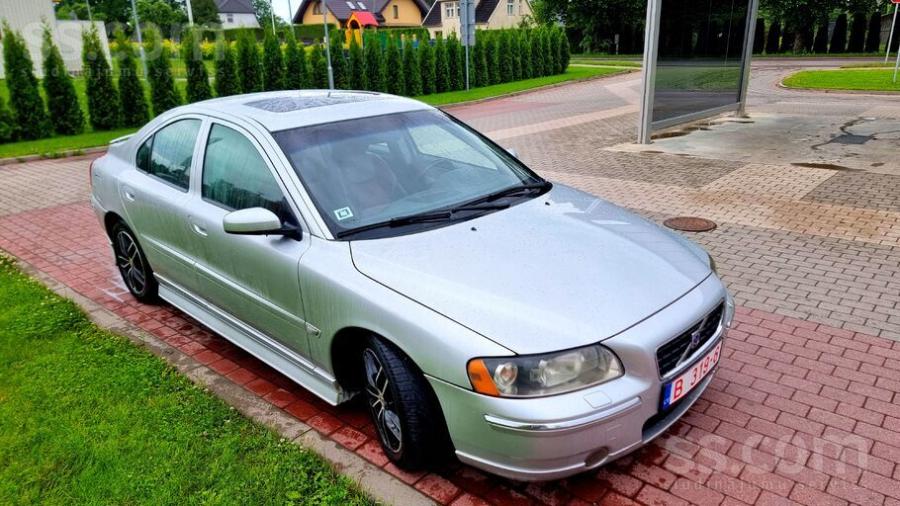 Volvo S60 2005 in Cesis, with an engine capacity of 2.40 L and mileage of 322 thousand km for 8100 €, photo 4 on AUTOMOTO.COM.LV