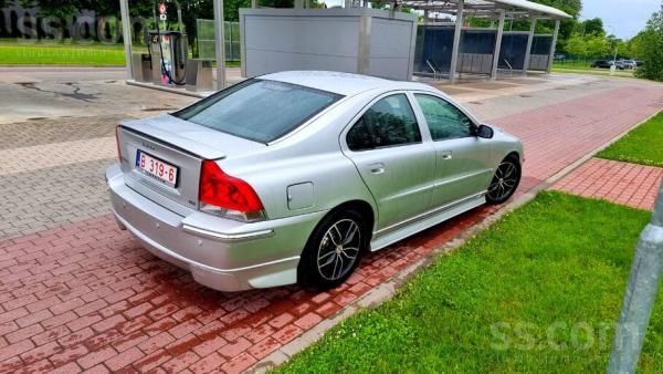 Volvo S60 2005 in Cesis, with an engine capacity of 2.40 L and mileage of 322 thousand km for 8100 €, photo 6 on AUTOMOTO.COM.LV