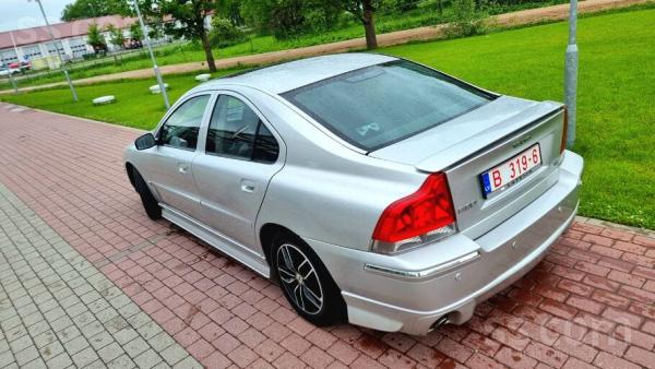 Volvo S60 2005 in Cesis, with an engine capacity of 2.40 L and mileage of 322 thousand km for 8100 €, photo 9 on AUTOMOTO.COM.LV