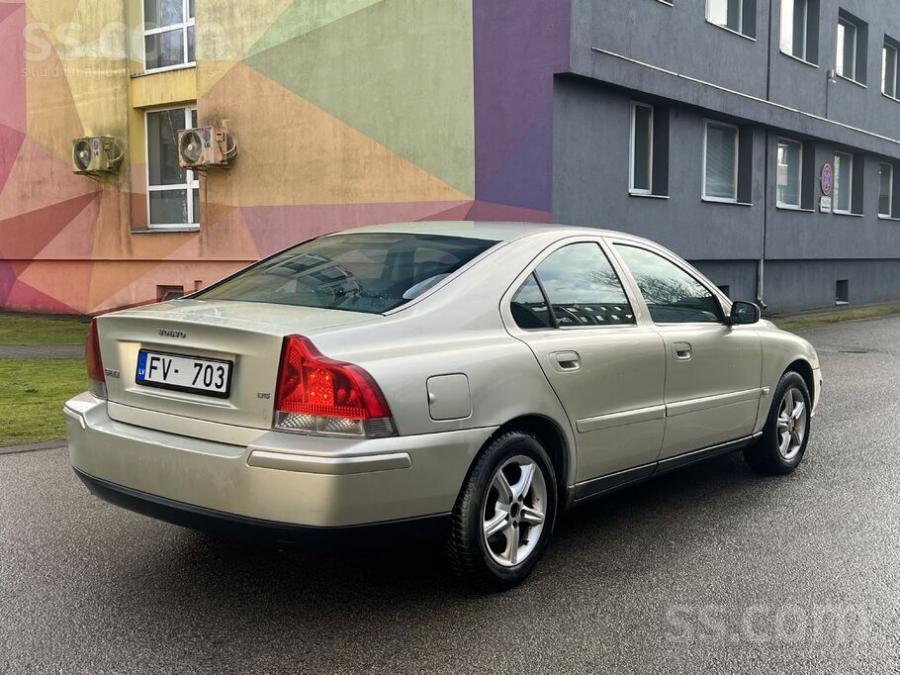 Volvo S60 2005 in Riga, with an engine capacity of 2.40 L and mileage of 0 thousand km for 1770 €, photo 3 on AUTOMOTO.COM.LV