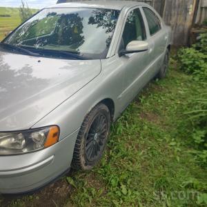 Volvo S60 2005 in Ludza, with an engine capacity of 2.40 L and mileage of 309 thousand km for 1299 €, photo 9 on AUTOMOTO.COM.LV