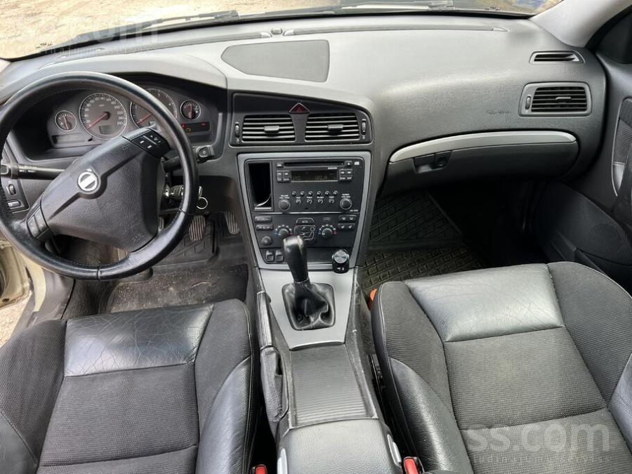 Volvo S60 2005 Madona, ar dzinēja tilpumu 2.40 L un nobraukumu 500 tūkst. km par 3500 €, foto 4 vietnē AUTOMOTO.COM.LV