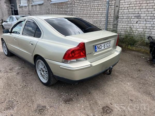 Volvo S60 2005 Madona, ar dzinēja tilpumu 2.40 L un nobraukumu 500 tūkst. km par 3500 €, foto 6 vietnē AUTOMOTO.COM.LV