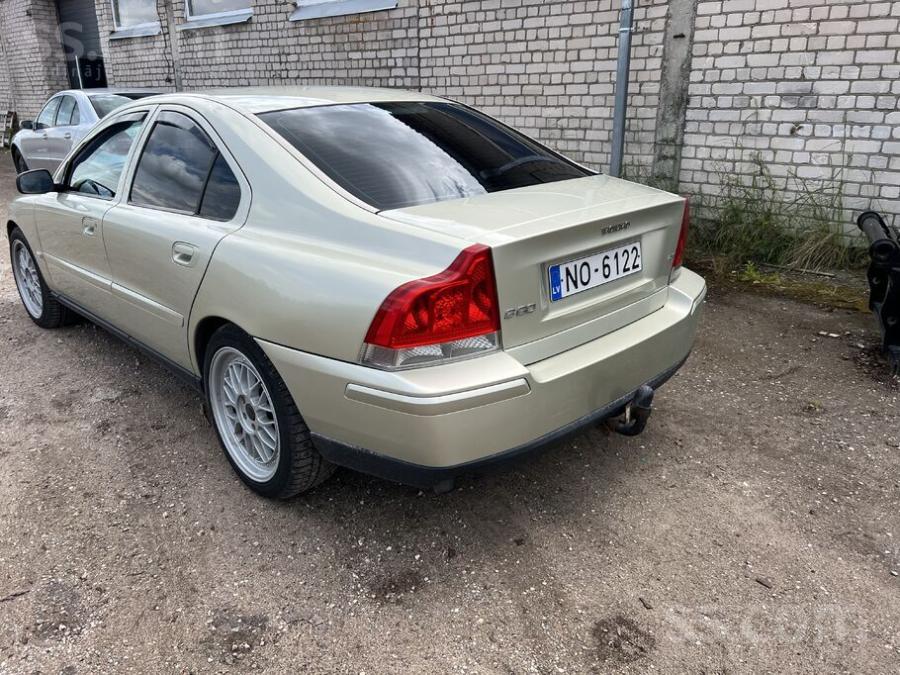 Volvo S60 2005 Madona, ar dzinēja tilpumu 2.40 L un nobraukumu 500 tūkst. km par 3500 €, foto 6 vietnē AUTOMOTO.COM.LV
