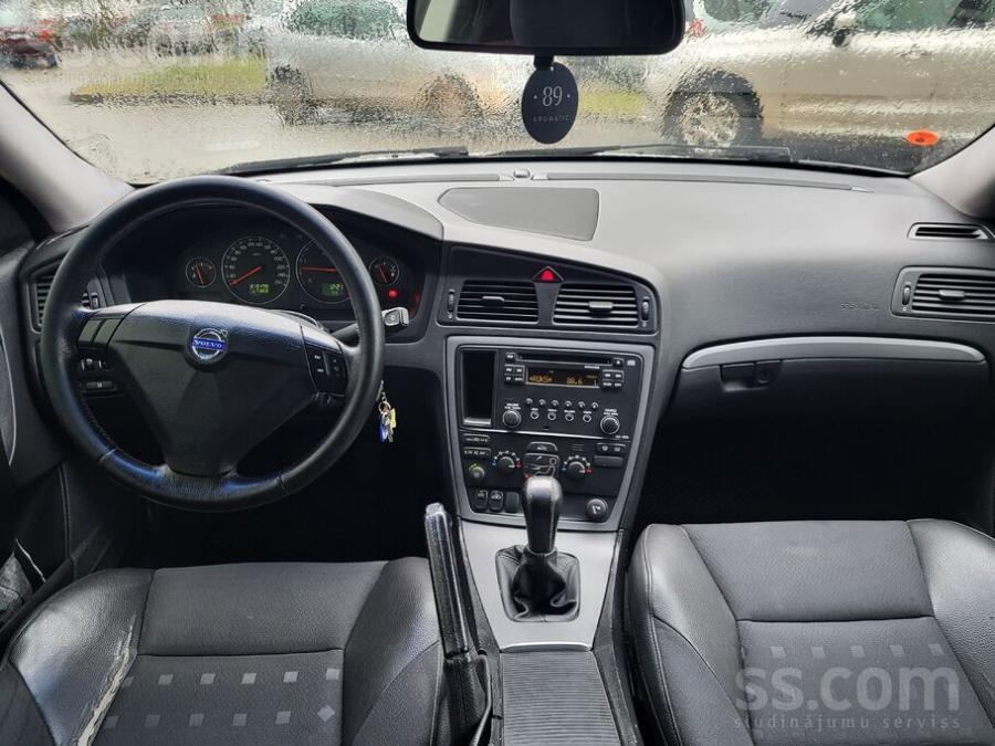 Volvo S60 2005 Rīga, ar dzinēja tilpumu 2.40 L un nobraukumu 215 tūkst. km par 2450 €, foto 4 vietnē AUTOMOTO.COM.LV
