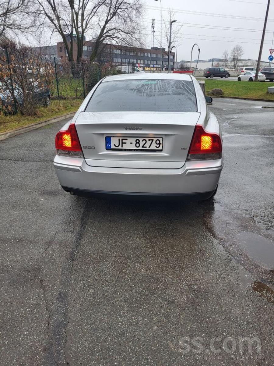 Volvo S60 2005 Rīga, ar dzinēja tilpumu 2.40 L un nobraukumu 215 tūkst. km par 2450 €, foto 6 vietnē AUTOMOTO.COM.LV