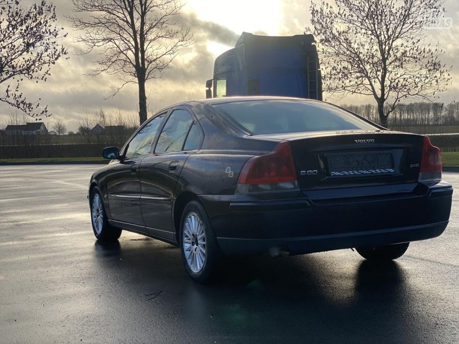 Volvo S60 2005 in Kretinga, with an engine capacity of 2.40 L and mileage of 347 thousand km for 1350 €, photo 8 on AUTOMOTO.COM.LV