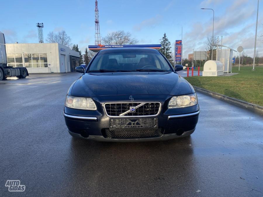 Volvo S60 2005 in Kretinga, with an engine capacity of 2.40 L and mileage of 347 thousand km for 1350 €, photo 9 on AUTOMOTO.COM.LV