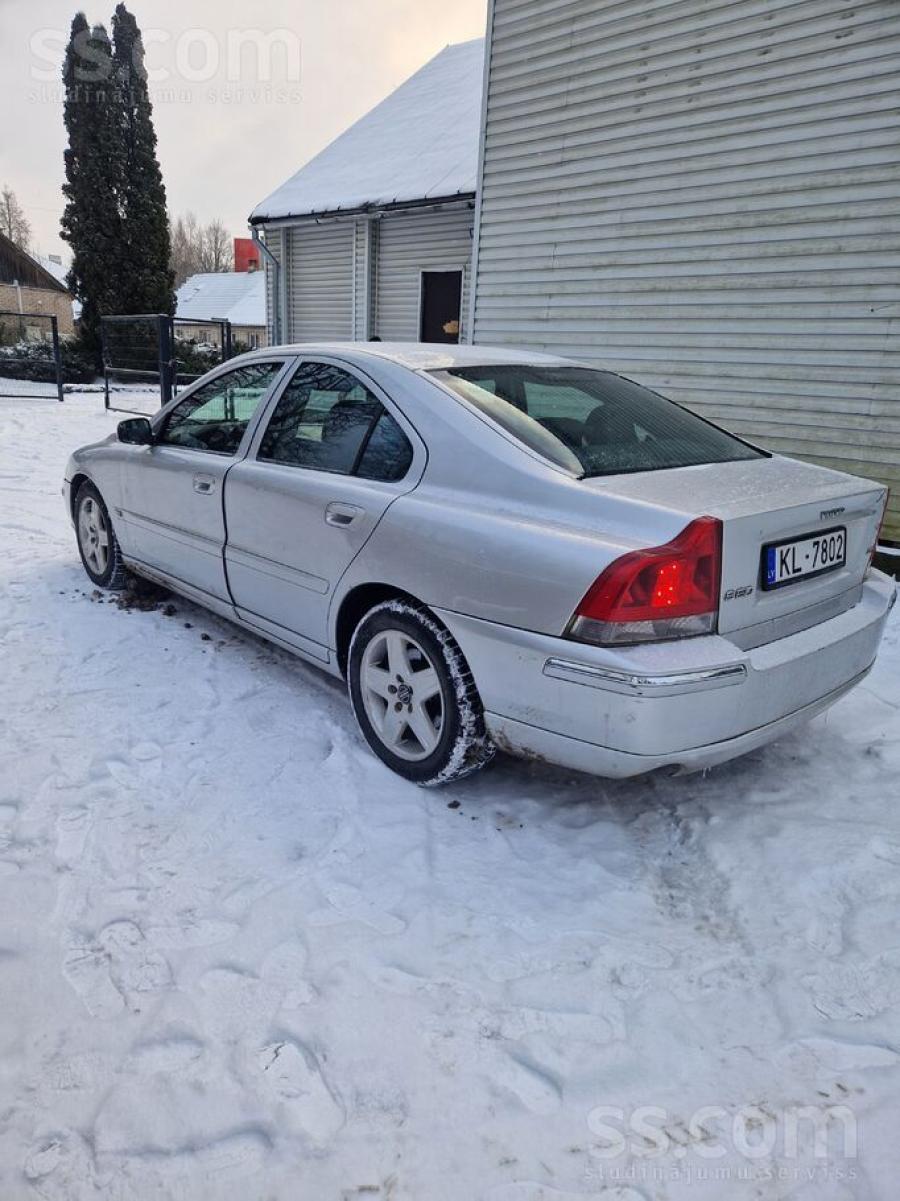 Volvo S60 2005 Preiļi, ar dzinēja tilpumu 2.40 L un nobraukumu 0 tūkst. km par 1750 €, foto 3 vietnē AUTOMOTO.COM.LV