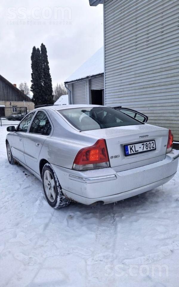 Volvo S60 2005 Preiļi, ar dzinēja tilpumu 2.40 L un nobraukumu 486 tūkst. km par 1550 €, foto 3 vietnē AUTOMOTO.COM.LV